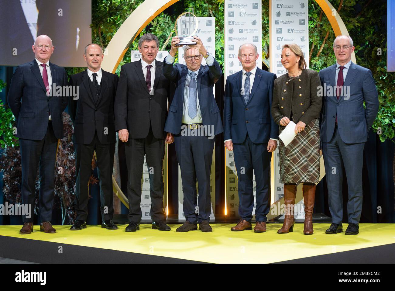CEO Aertssen Greg Aertssen and winner of the OVHJ-award 2021 pictured ...