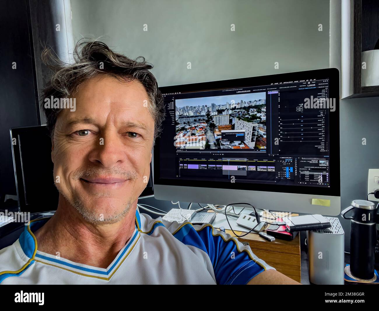 The happy old man working on the computer Stock Photo - Alamy