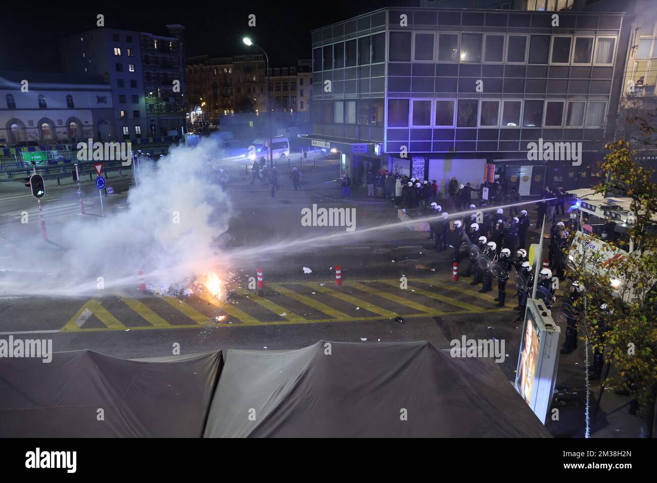 Illustration picture shows police, as small riots break out, in the ...