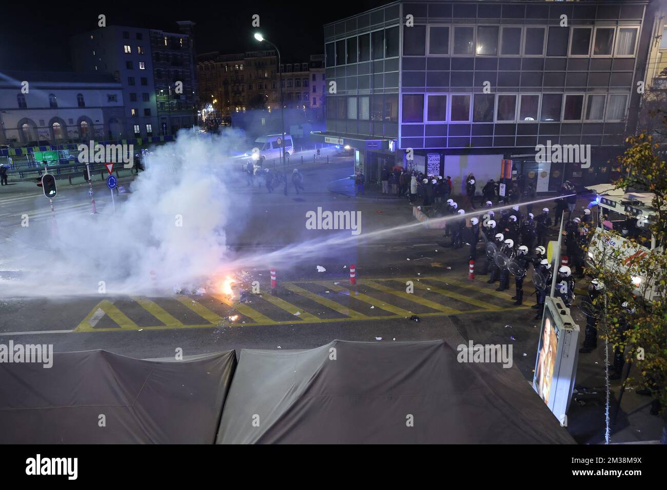Illustration picture shows police, as small riots break out, in the ...