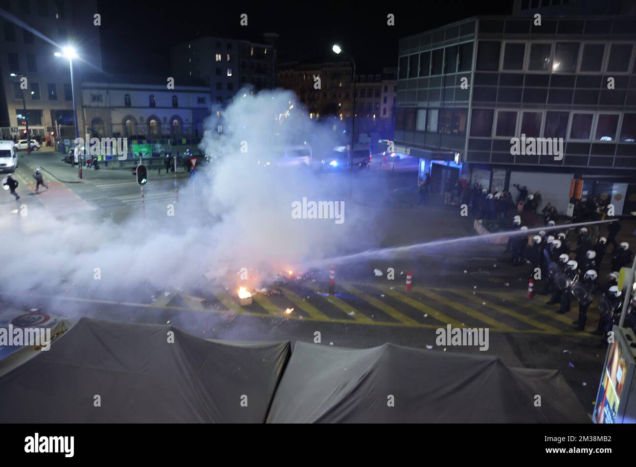 Illustration picture shows police, as small riots break out, in the ...