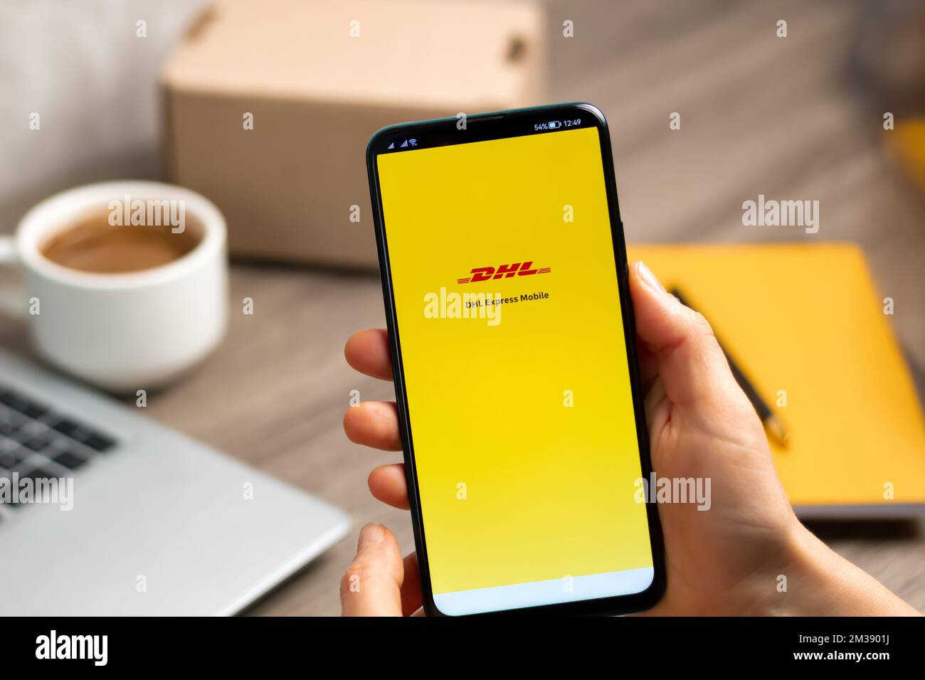 Dhl express mobile app hi-res stock photography and images - Alamy