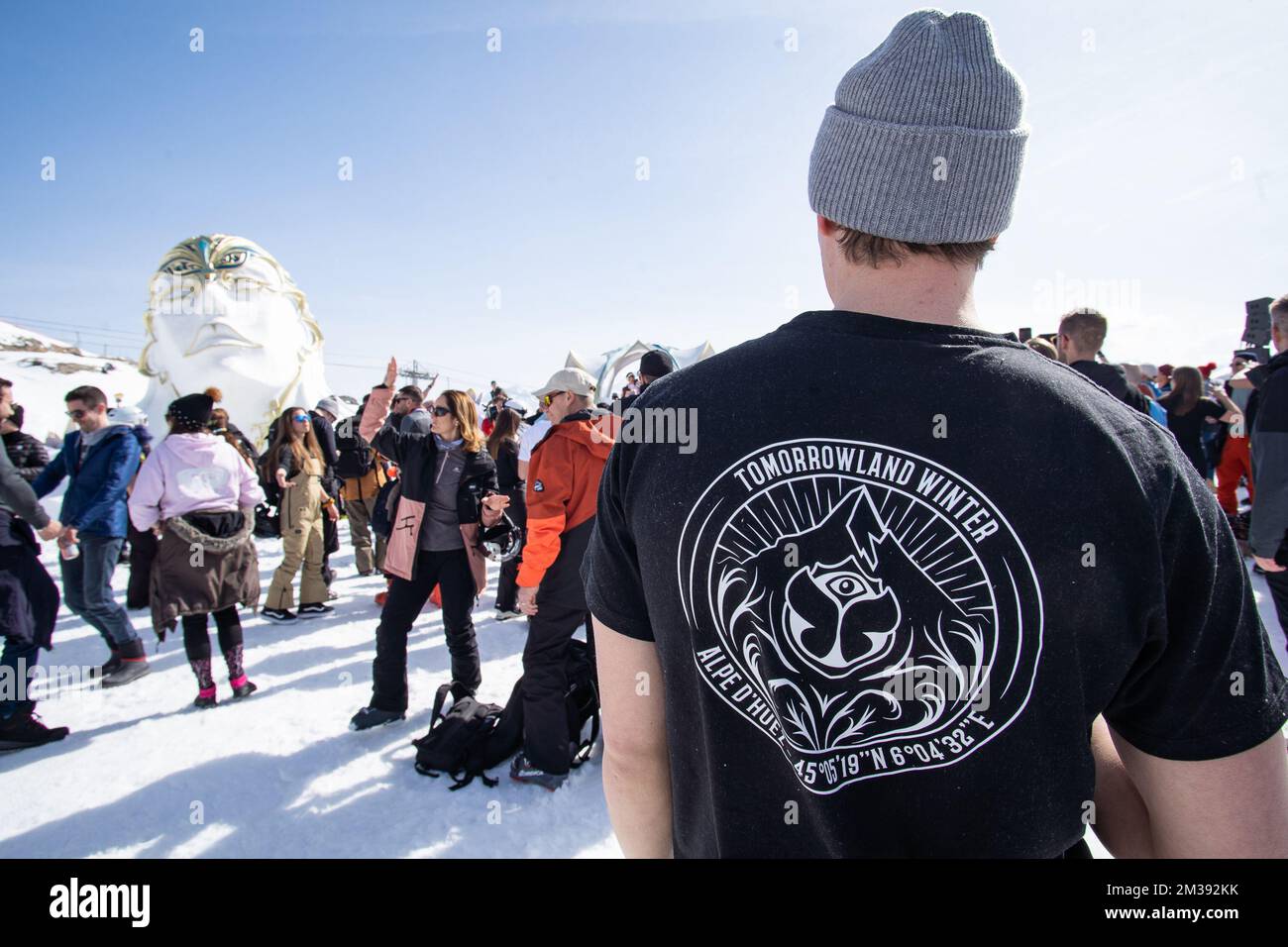 Illustration shows people enjoying the Crystal Garden stage at 2000 ...