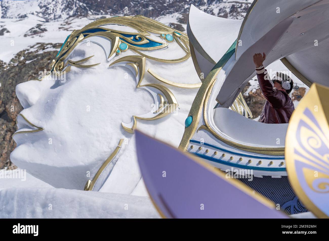 Illustration shows people enjoying the Crystal Garden stage at 2000 ...