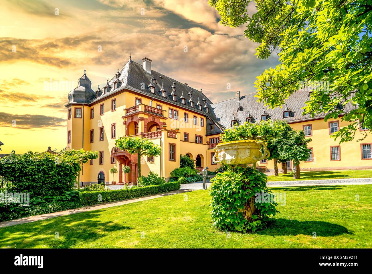 Castle Vollrads, Geisenheim, Germany Stock Photo - Alamy