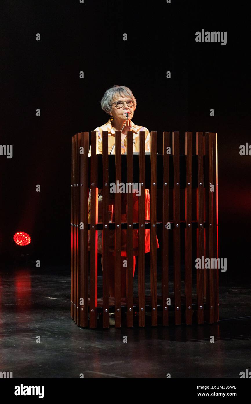 Littérature non fiction hi-res stock photography and images - Alamy