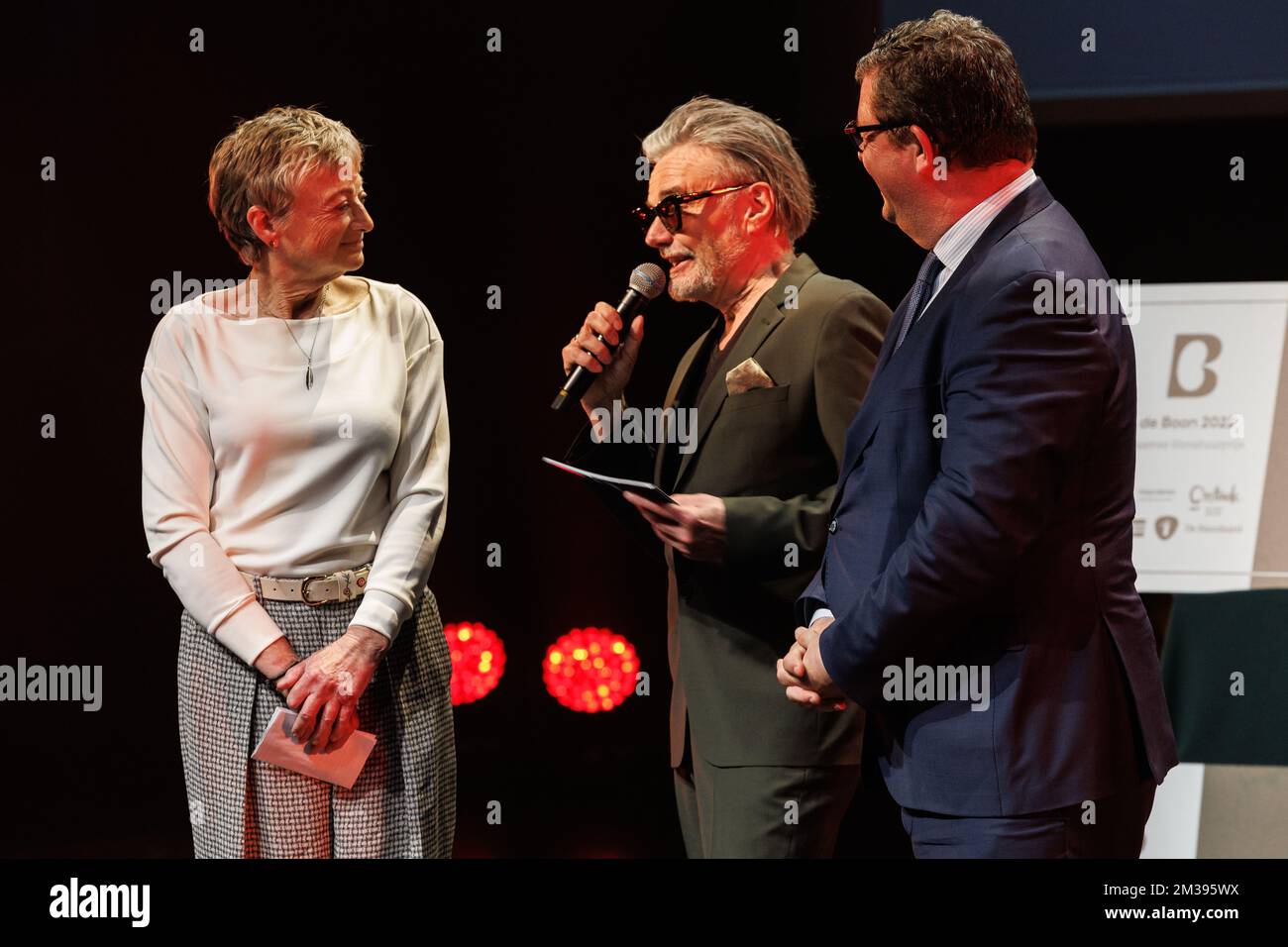 Former media personality hi-res stock photography and images - Alamy