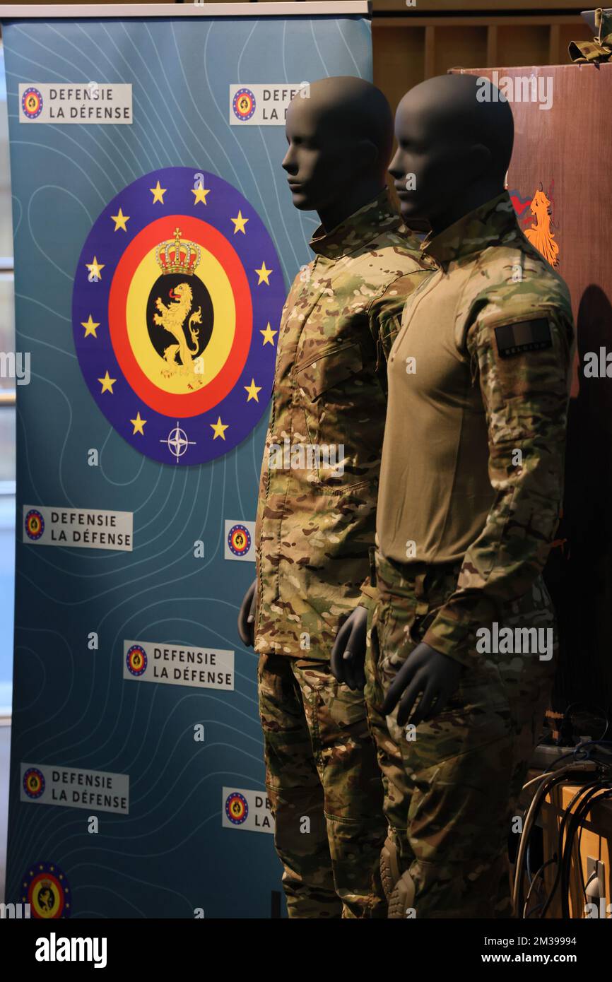 School uniform mannequins hi-res stock photography and images - Alamy