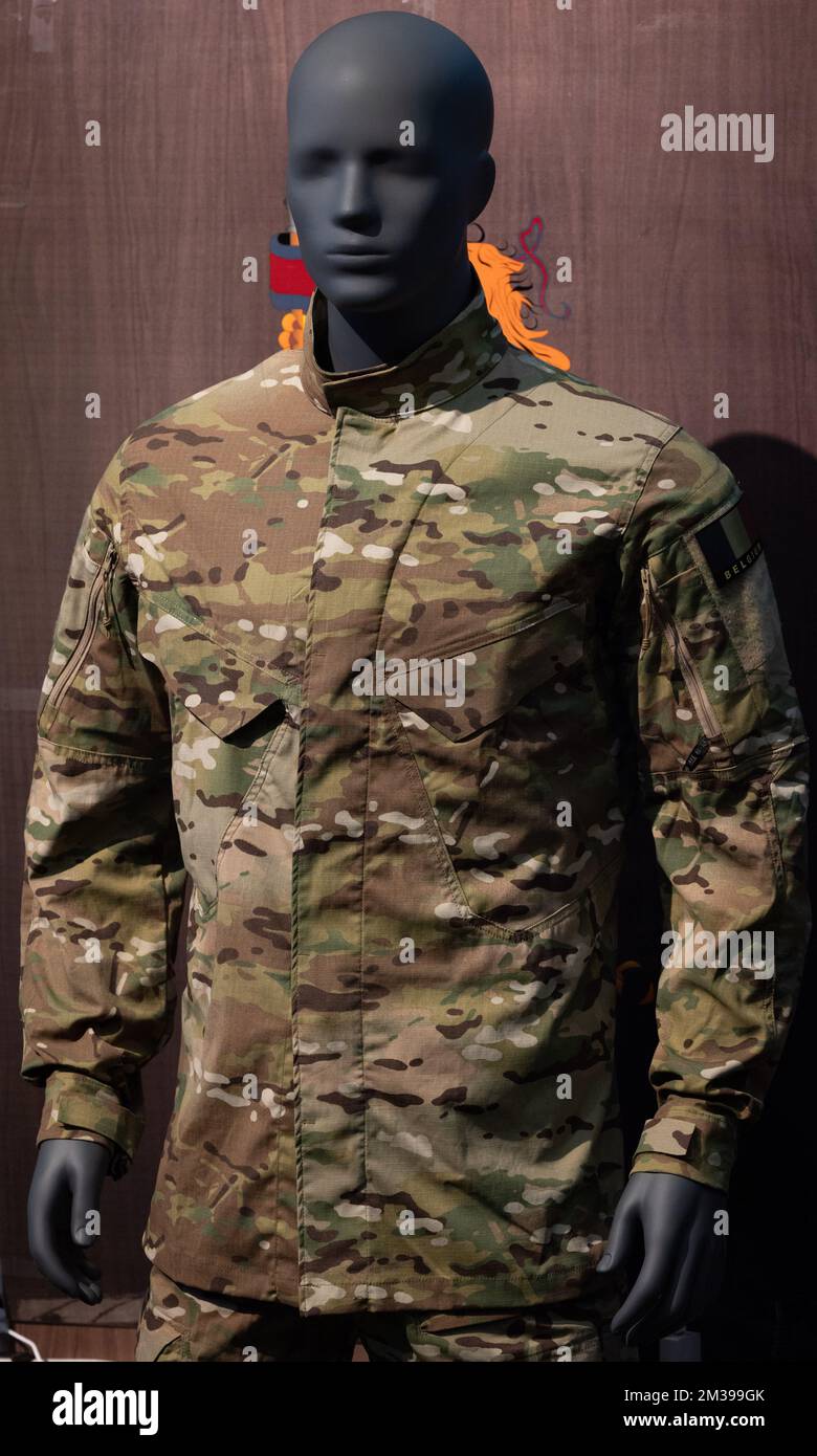 School uniform mannequins hi-res stock photography and images - Alamy