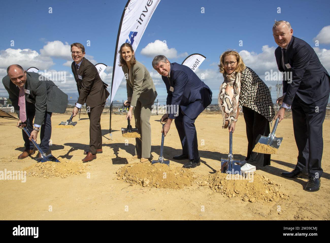 Sea Invest General Director Johan Claes (2L), Sea Invest Executive ...