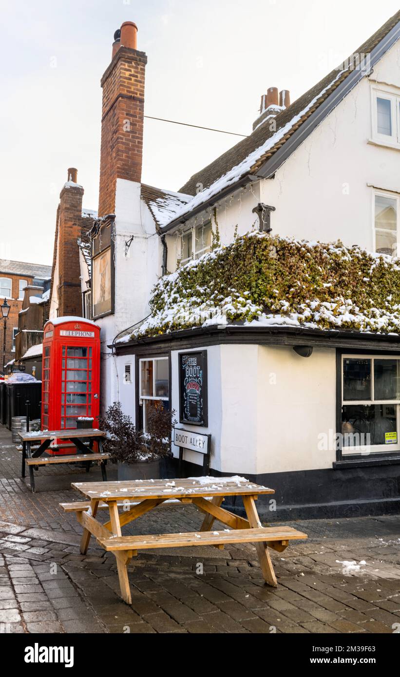 The Boot Pub, St. Albans, Hertfordshire UK with iconic red telephone ...