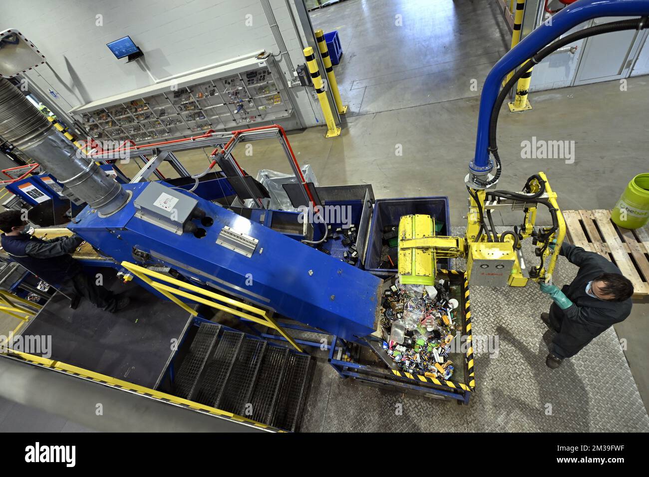 a press visit to the Bebat sorting system for batteries in Tienen on ...