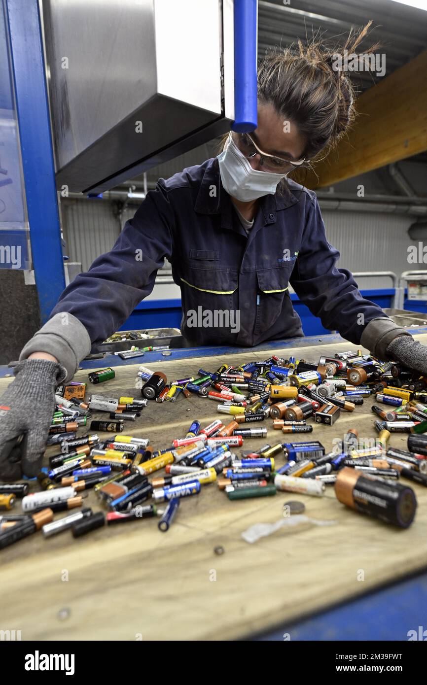 a press visit to the Bebat sorting system for batteries in Tienen on ...