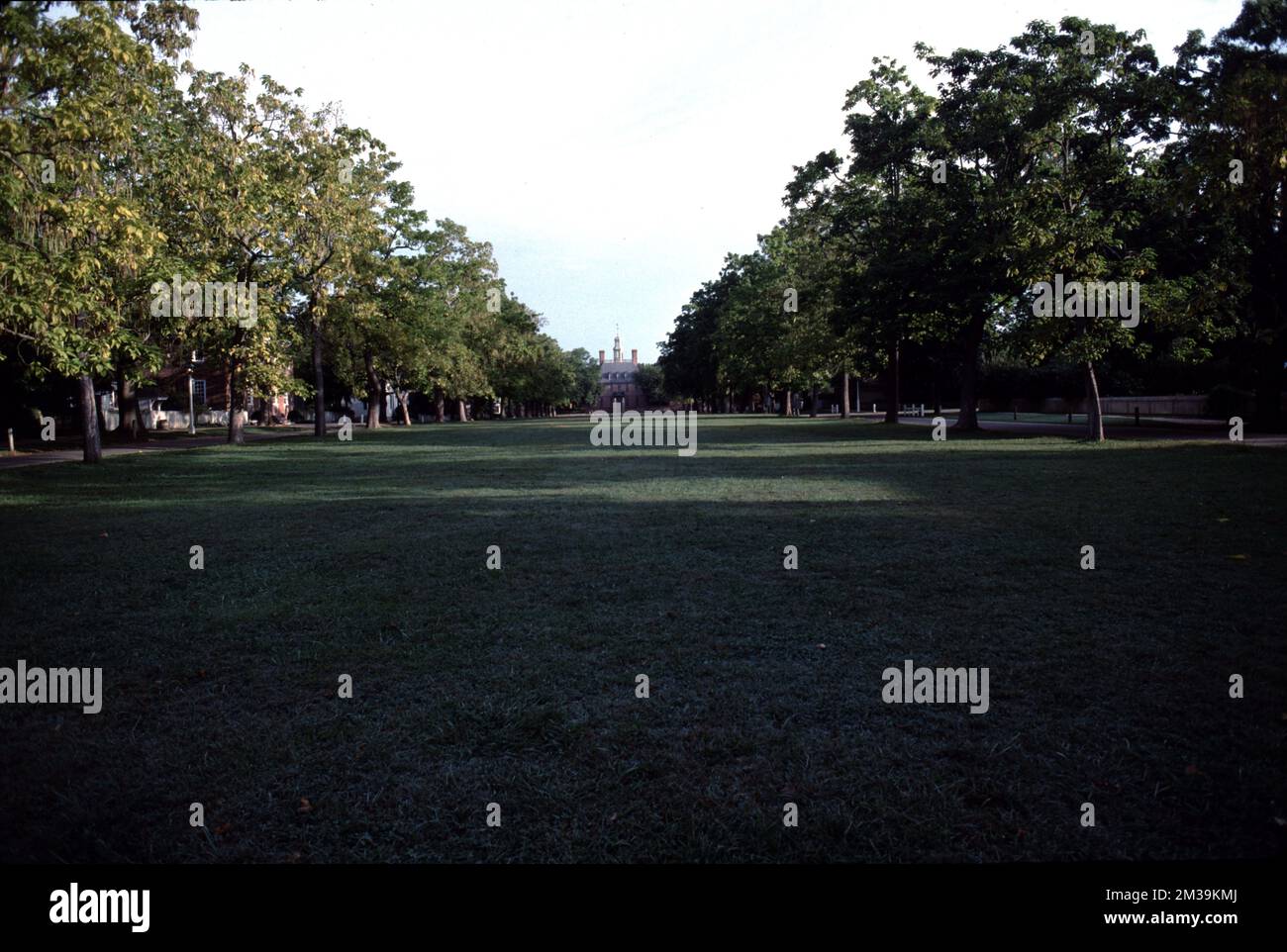 Williamsburg, VA. U.S.A. 9/1987. Colonial Williamsburg homes, main ...
