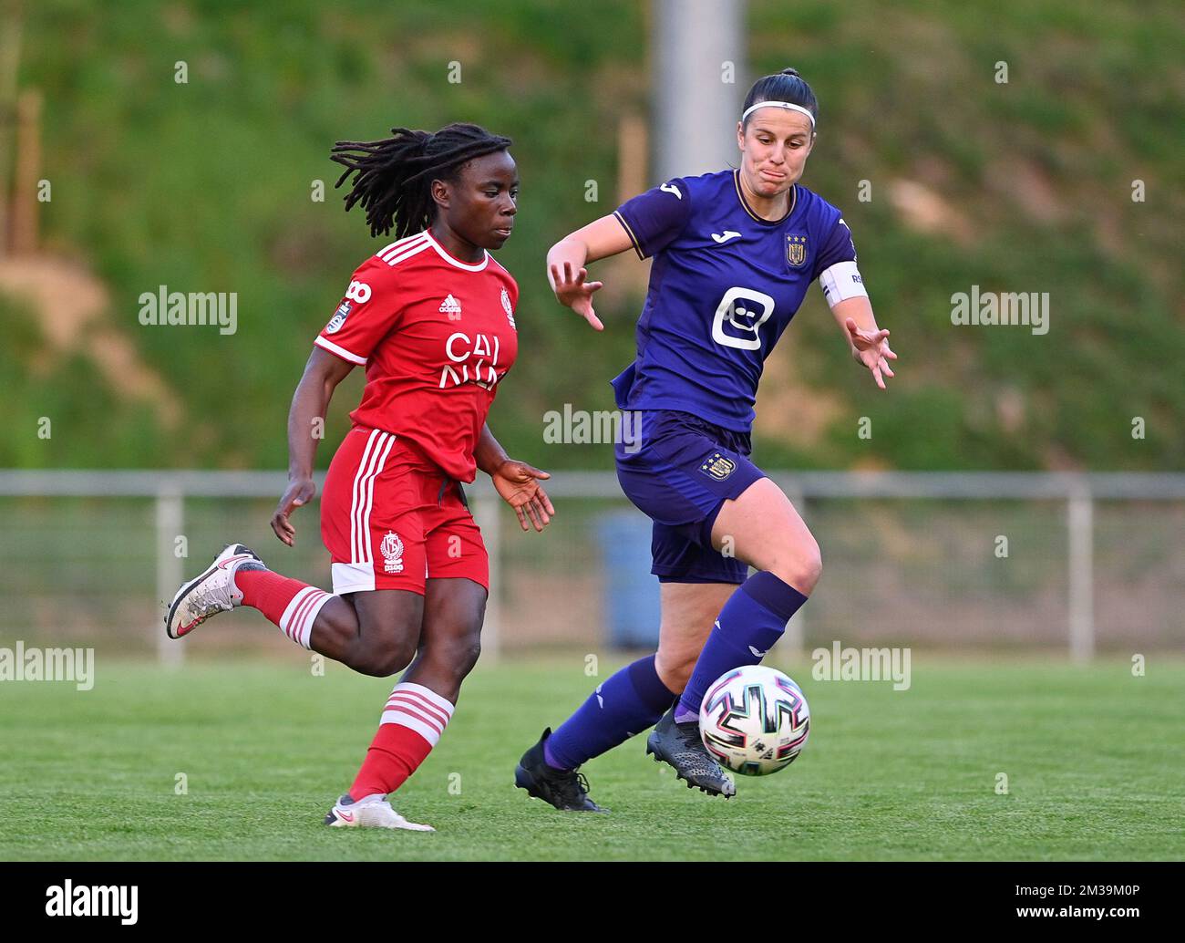 Standard's Welma Fon and Anderlecht's Laura De Neve pictured in action ...