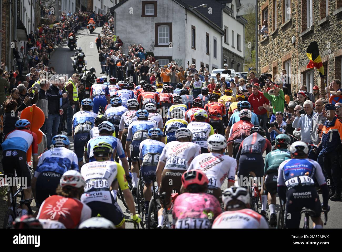Illustration picture shows the pack of riders in action at the 'la cote ...