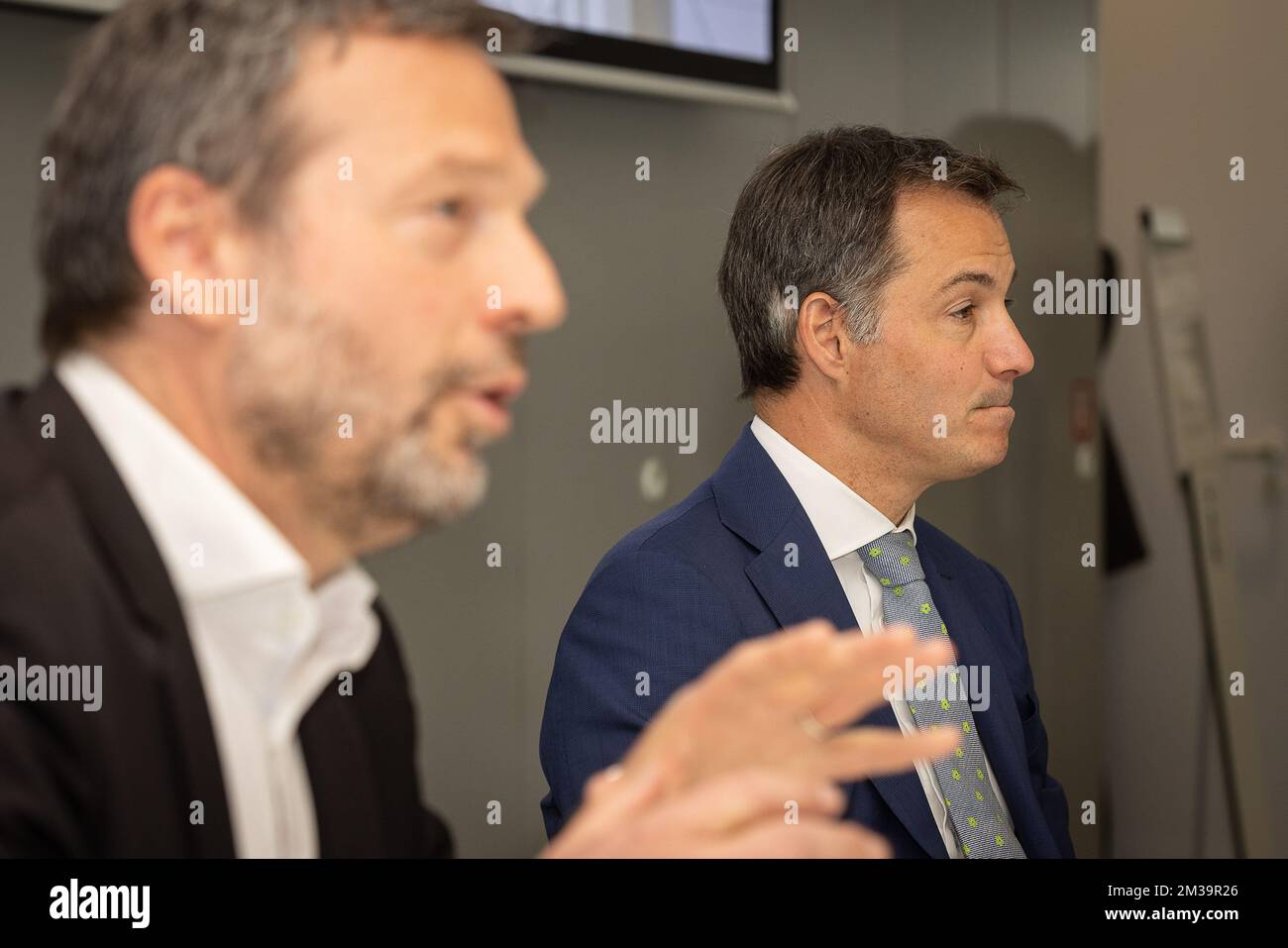 Groupe dexperts hi-res stock photography and images - Alamy