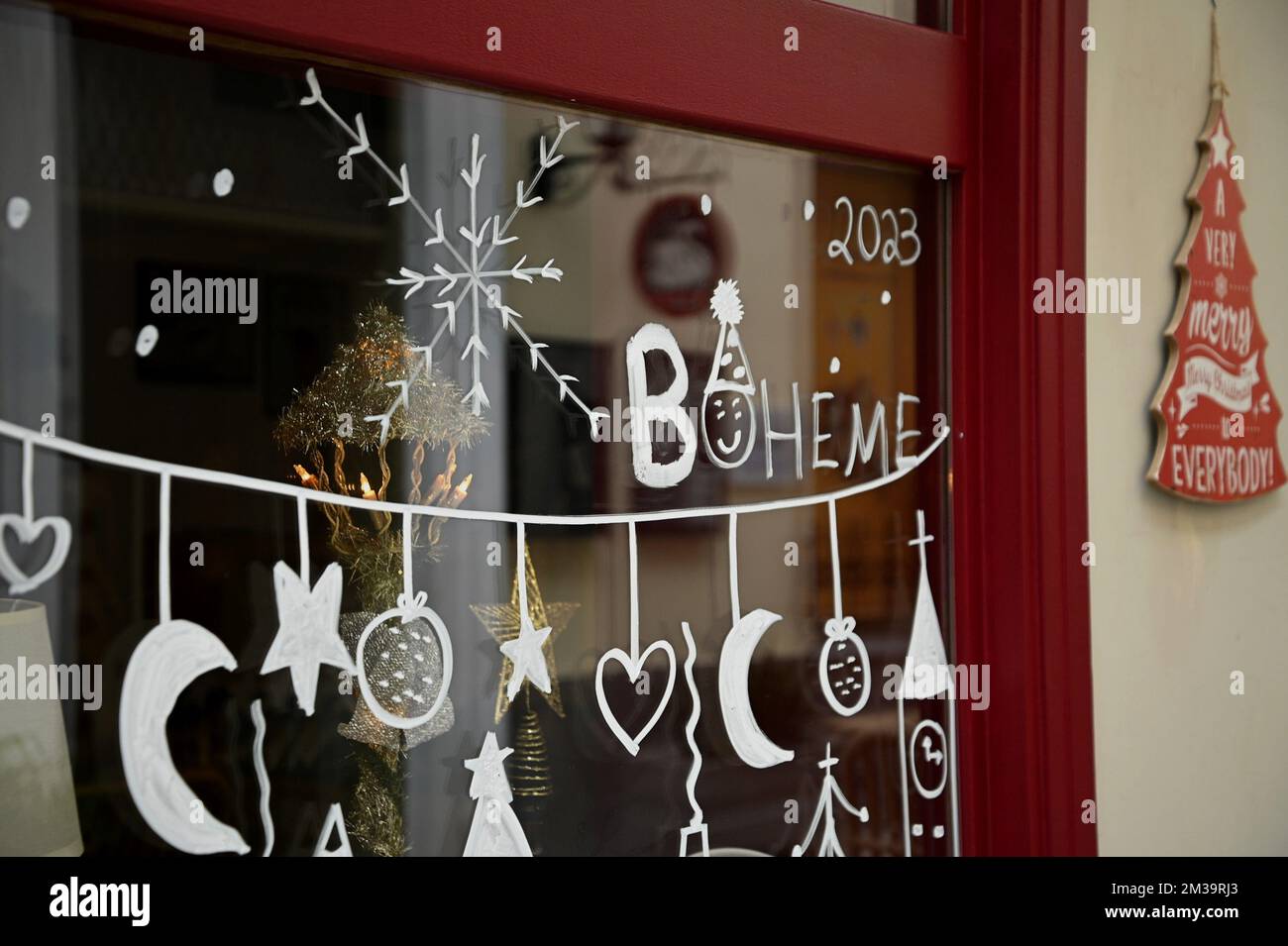Cafe entrance bell hi-res stock photography and images - Alamy