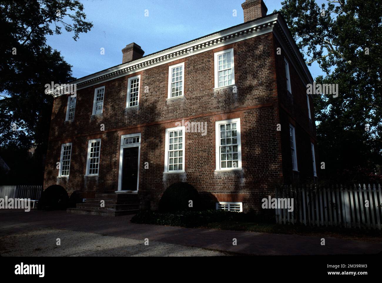 Williamsburg, VA. U.S.A. 9/1987. Colonial Williamsburg homes, main ...