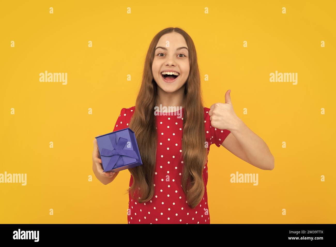 Teenager kid with present box. Teen child girl giving birthday gift ...