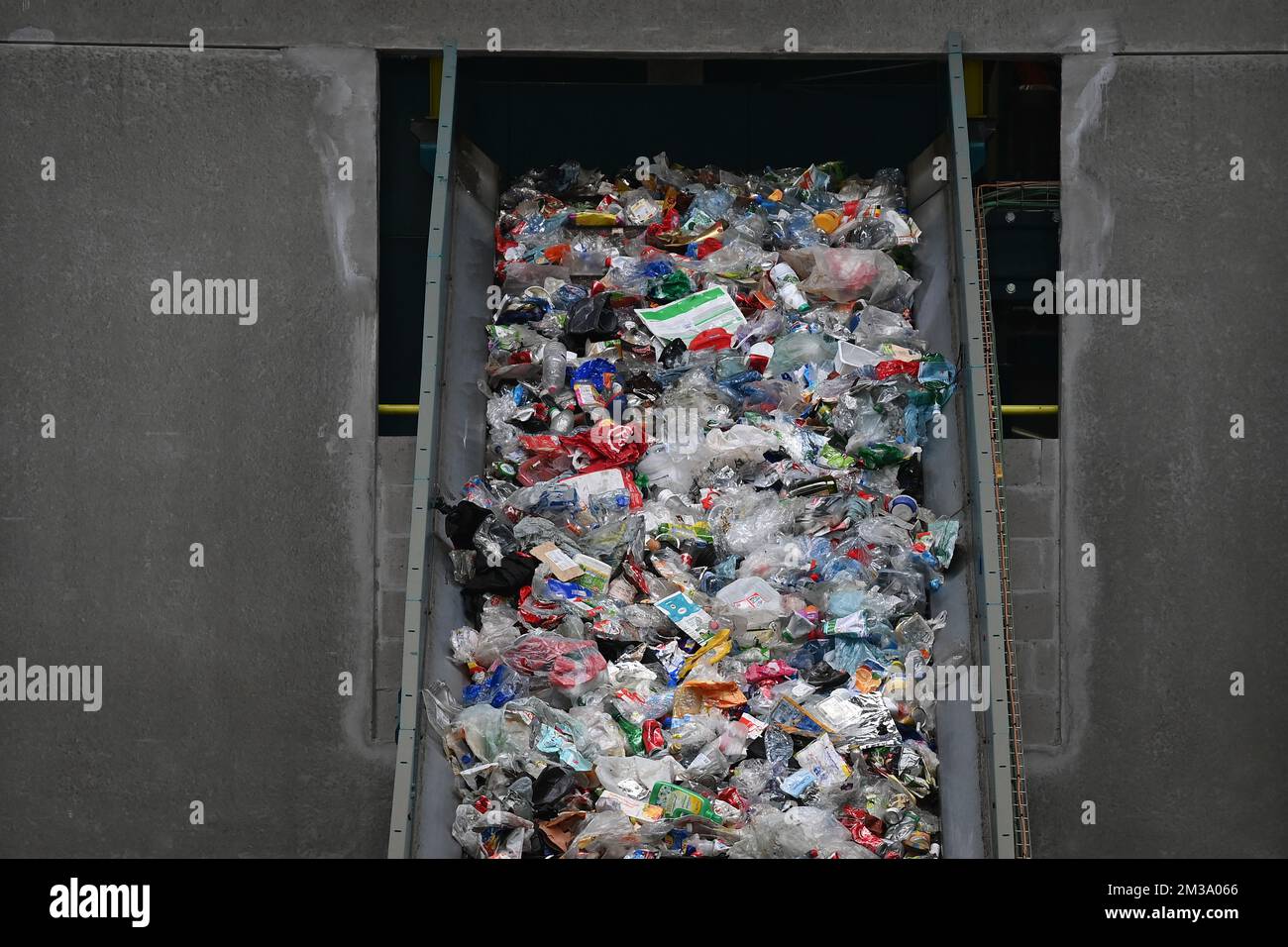 Illustration picture shows Val'Up, a new sorting center for PMD waste ...