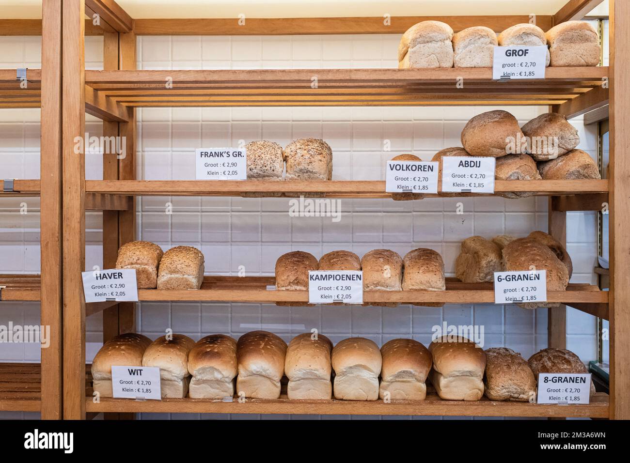 Illustration picture shows loaves of bread at the shop of a bakery ' 't ...