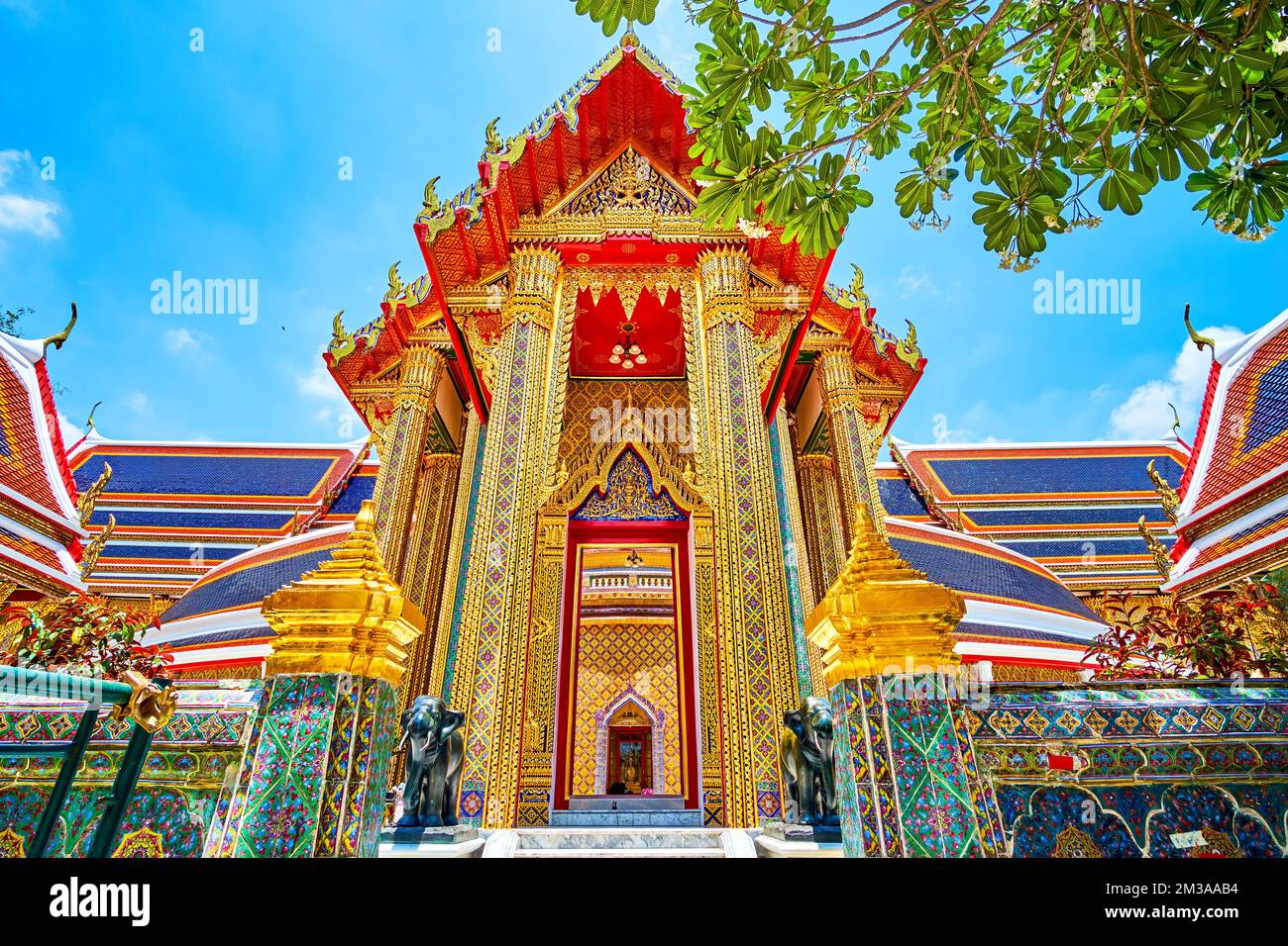 The main entrance to the golden shrine of Wat Ratchabophit temple ...