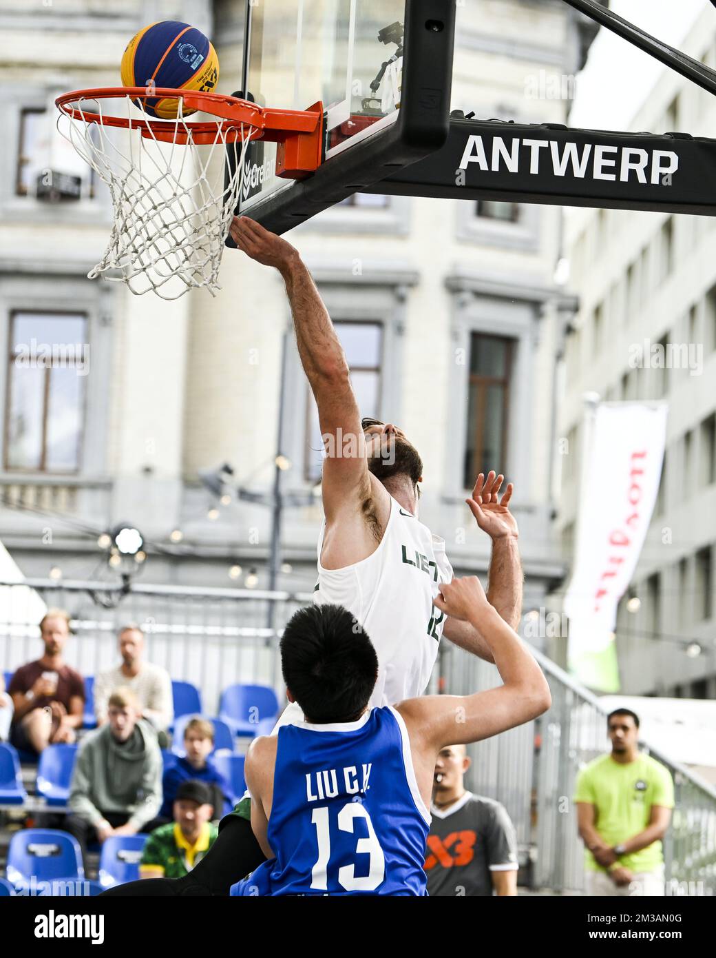 Chinese Tapei's Cheng-Hsun Liu and Lithuania's Darius Tarvydas pictured ...