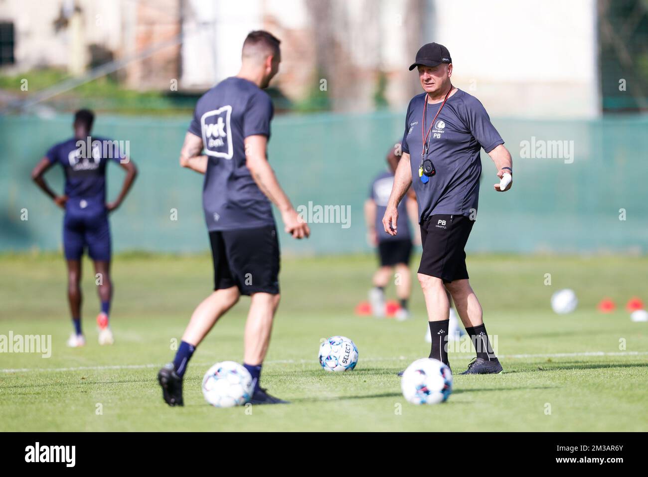 Gent's assistant coach Peter Balette pictured during a training session ...