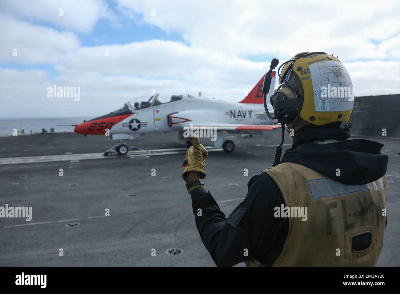 220930-N-ON253-1091 PACIFIC OCEAN (Sept. 30, 2022) Aviation Boatswain’s ...