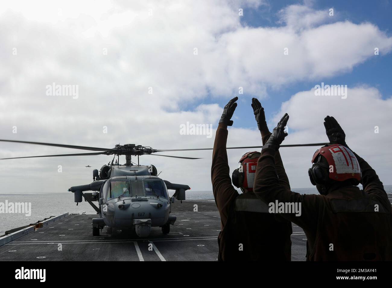 PACIFIC OCEAN (Sept. 30, 2022) Aviation Machinist’s Mate Airman Tyler ...