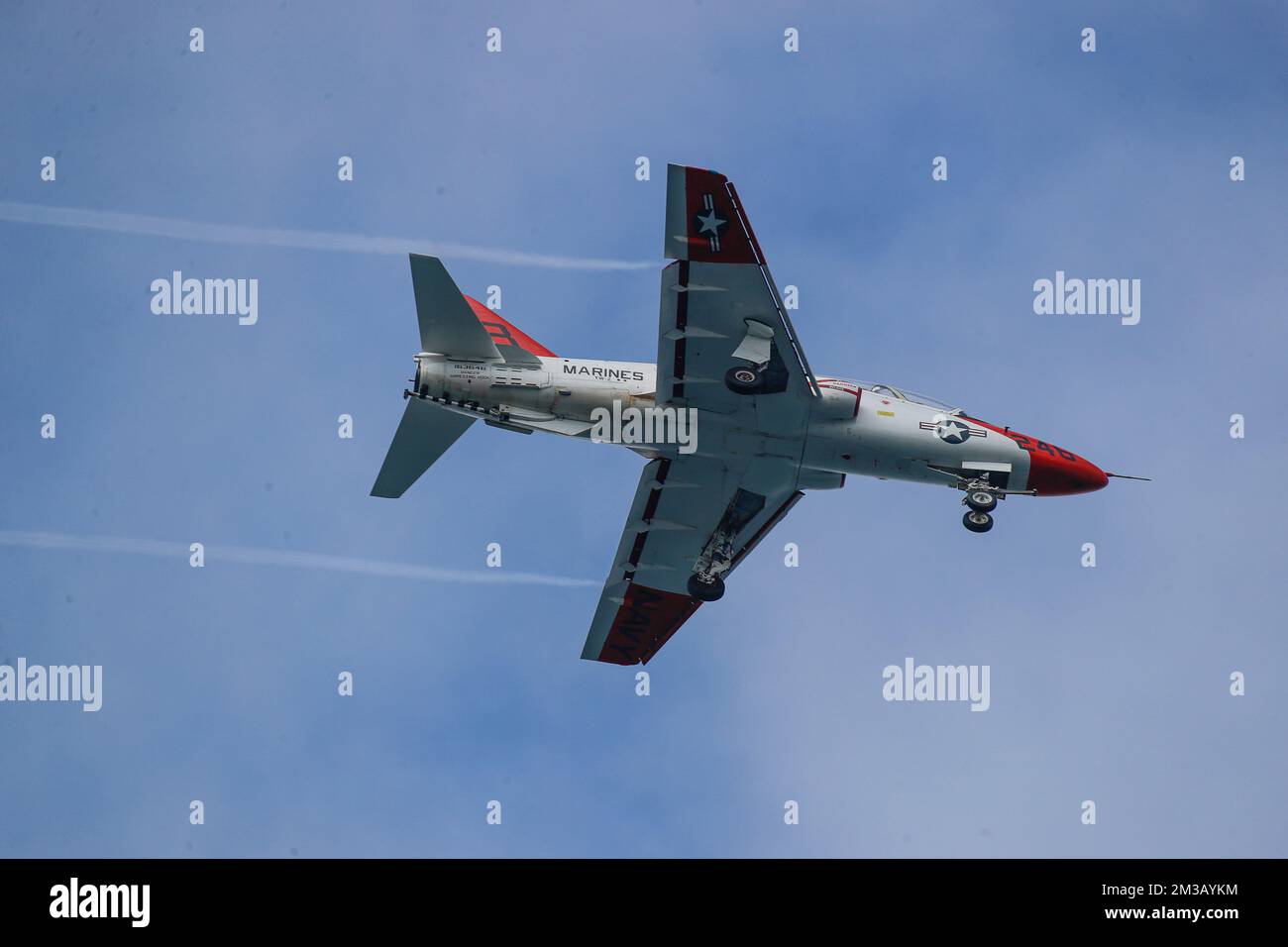 220928-N-CH260-1074 PACIFIC OCEAN (Sept. 28, 2022) A T-45C Goshawk ...