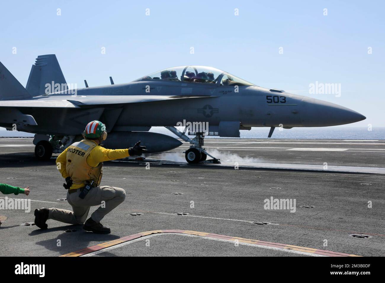 PACIFIC OCEAN (Sept. 24, 2022) Lt. Cmdr. Ryan Mills, from Augusta, Ga., signals an EA-18G ...
