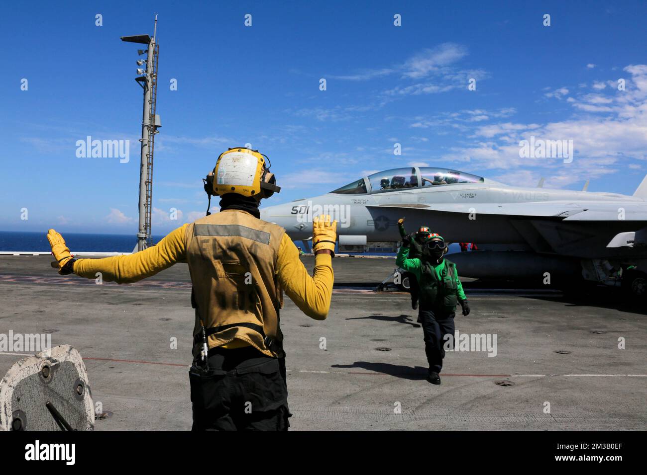 PACIFIC OCEAN (Sept. 24, 2022) Aviation Boatswain’s Mate (Handling ...