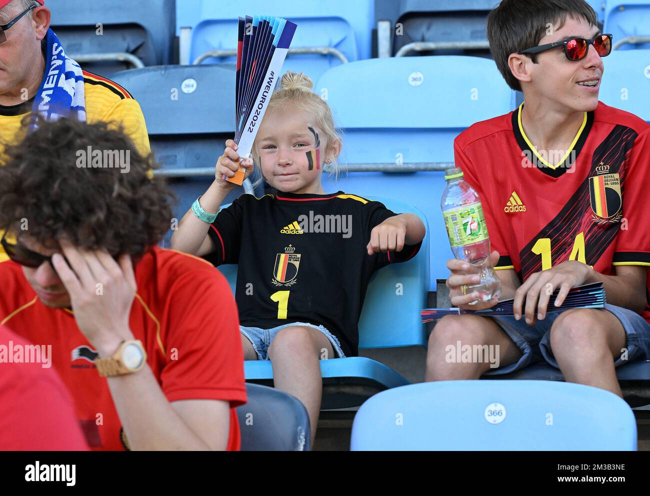 England football girl fan hi-res stock photography and images - Alamy