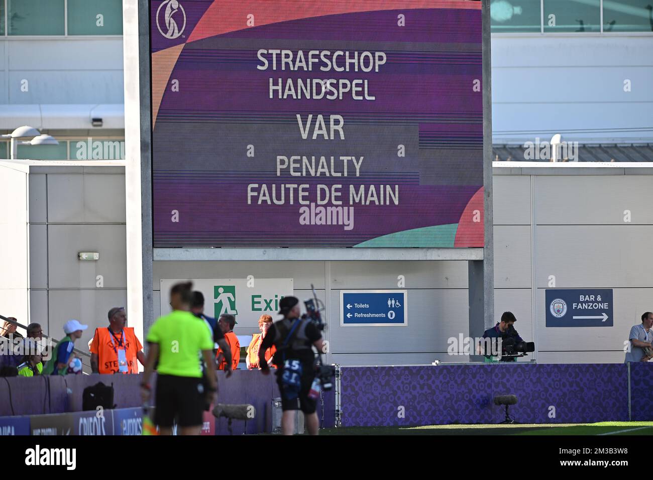 Faute de football hi-res stock photography and images - Alamy