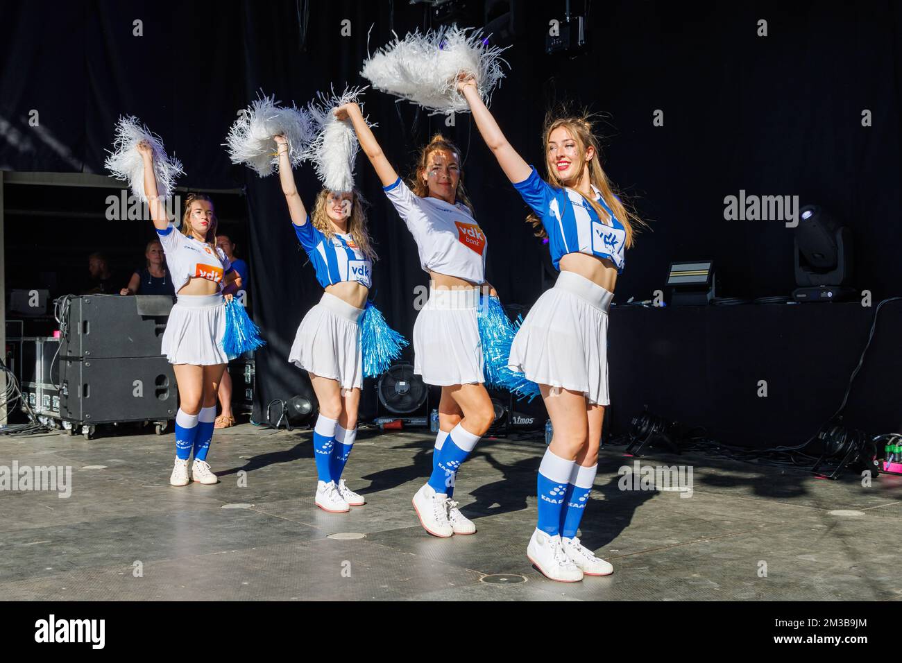 Presentation cheerleaders hi-res stock photography and images - Alamy