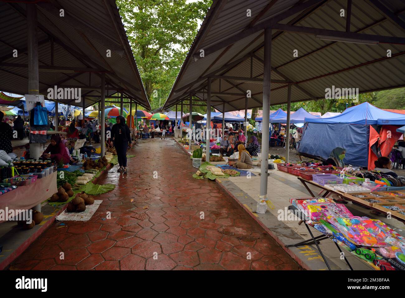 A scene at the Sunday market (Pasar Tani Kekal Tamu) in Kota Belud ...