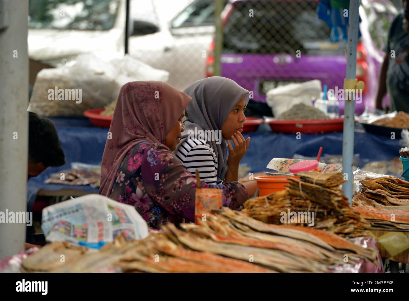 Indigenous Bajau women selling food at the Sunday market (tamu) in Kota ...