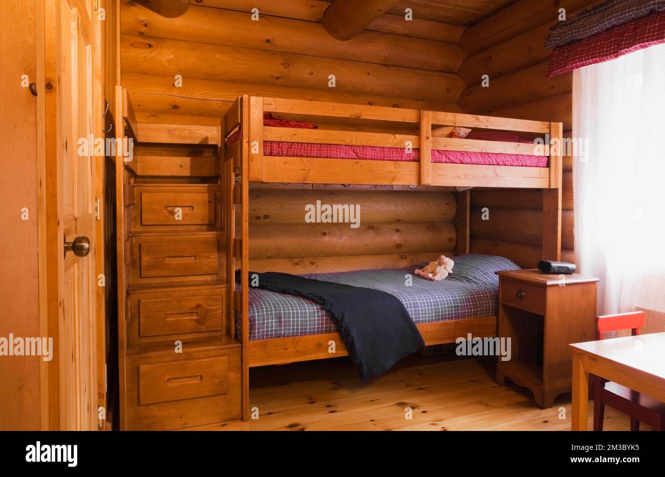 Bunk beds in children's bedroom inside log cabin Stock Photo - Alamy