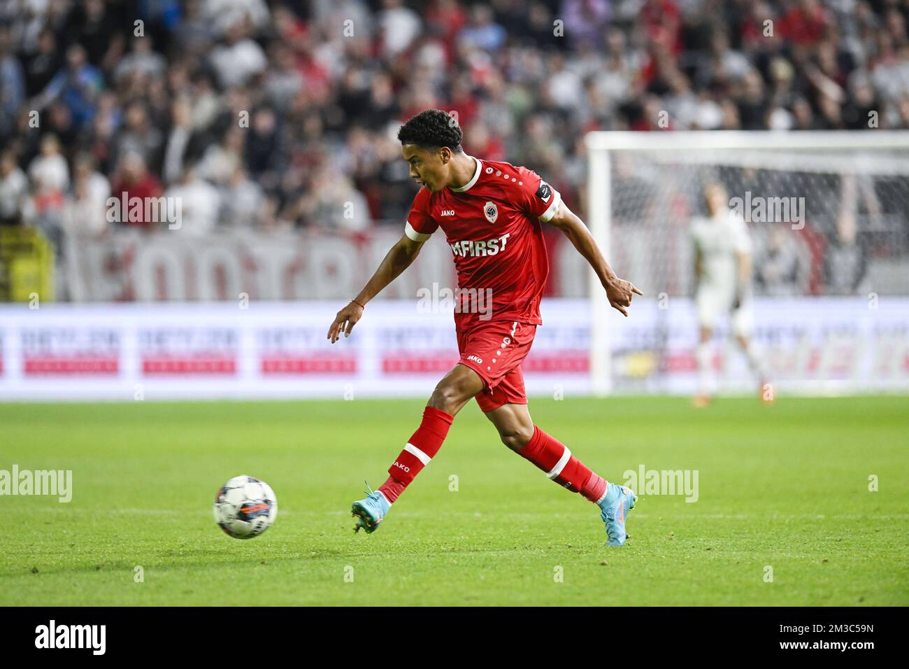Antwerp's Anthony Valencia pictured in action during a soccer match ...