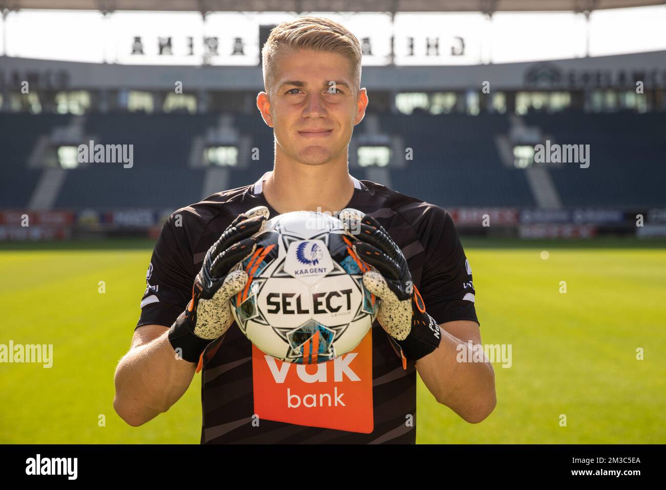 French goalkeeper Paul Nardi pictured at the signing of his contract at ...