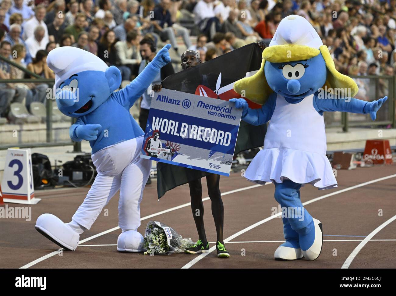 Kenyan Sabastian Kimaru Sawe celebrates a 15km world record during the ...
