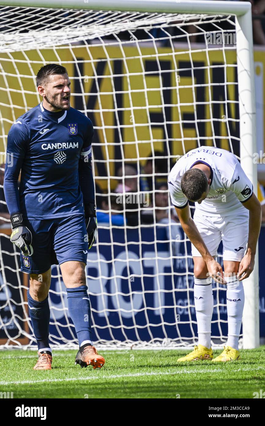Angry goalkeeper hi-res stock photography and images - Alamy