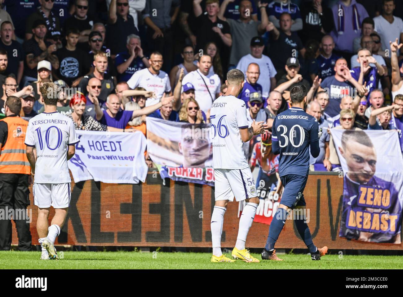 Angry goalkeeper hi-res stock photography and images - Alamy