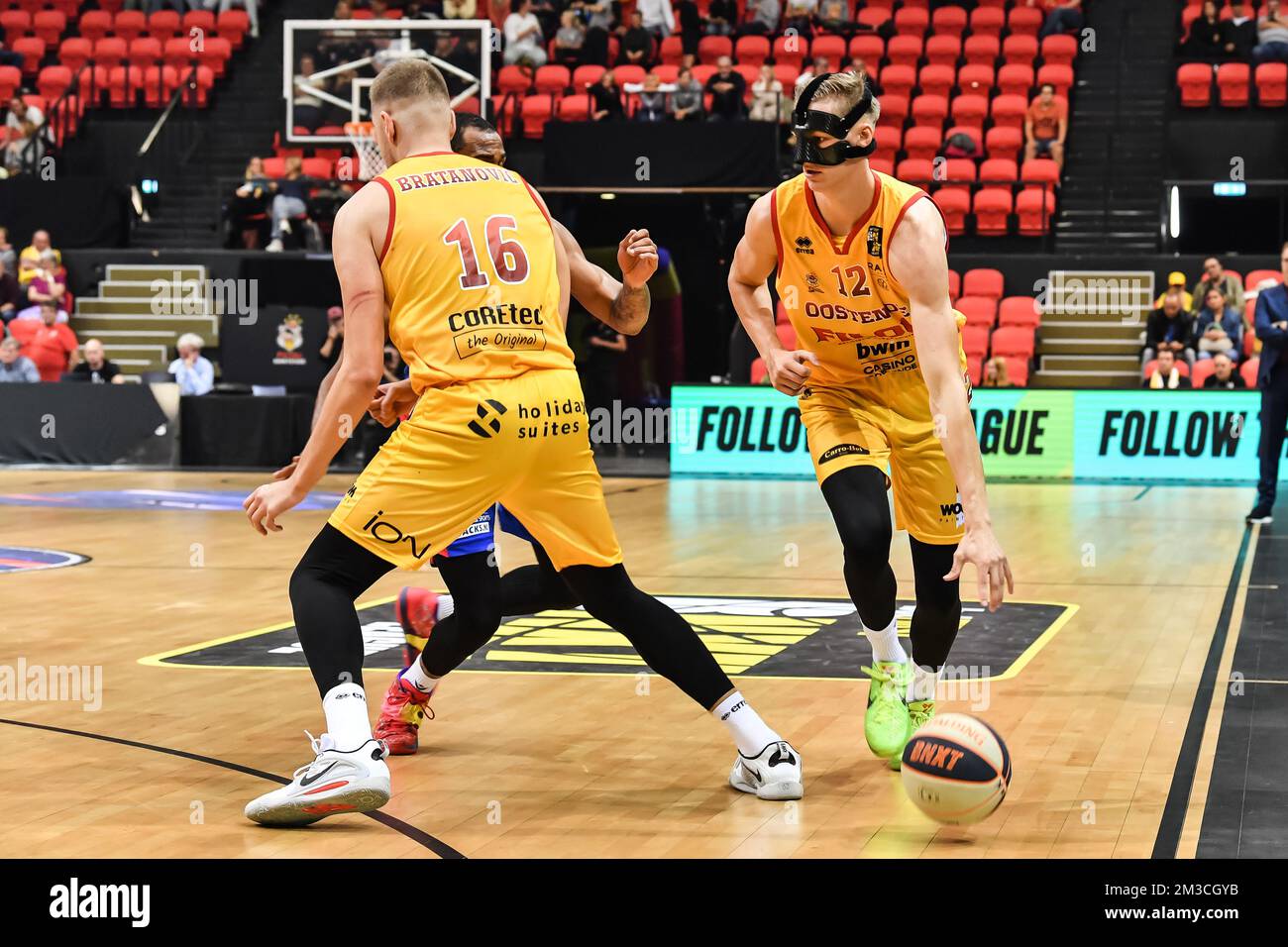 Oostende's Haris Bratanovi and Oostende's Vrenz Bleijenbergh pictured ...