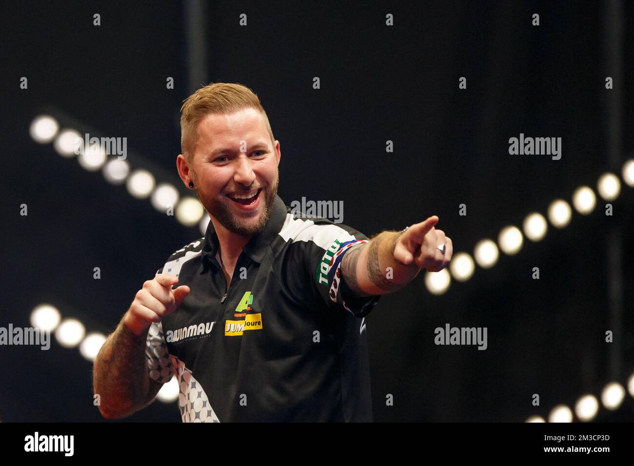 Danny noppert darts hi-res stock photography and images - Alamy