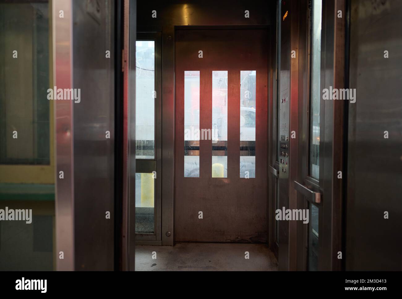 Mta elevator hi-res stock photography and images - Alamy