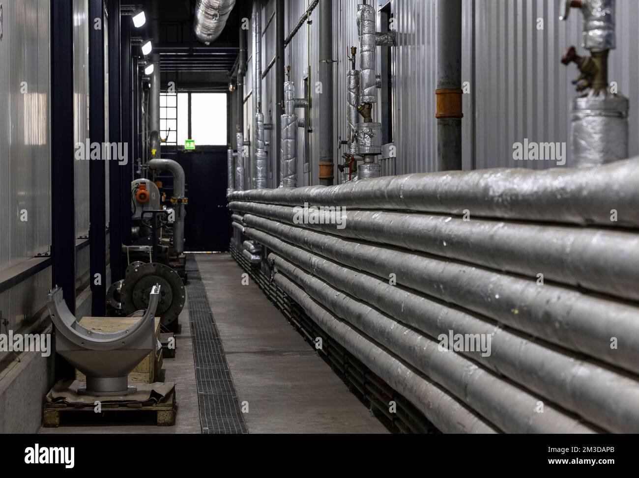 PRODUCTION - 13 December 2022, Hessen, Frankfurt/Main: Pipeline pipes ...
