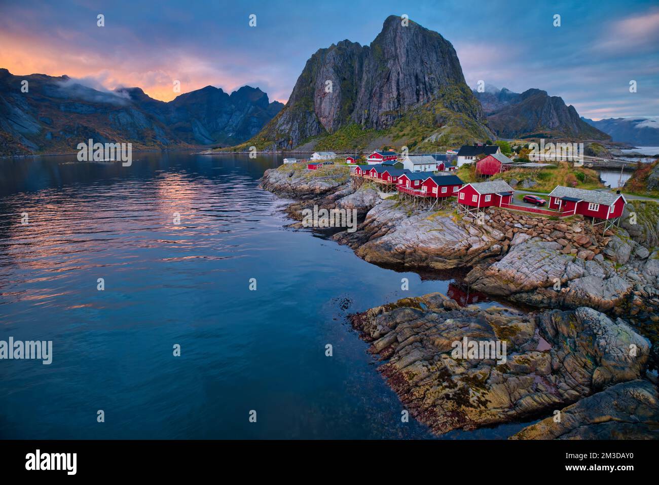 Location:67° 56' 43.15" N, 13° 7' 54.93" E Taken @Hamnoy, Norway Reine ...